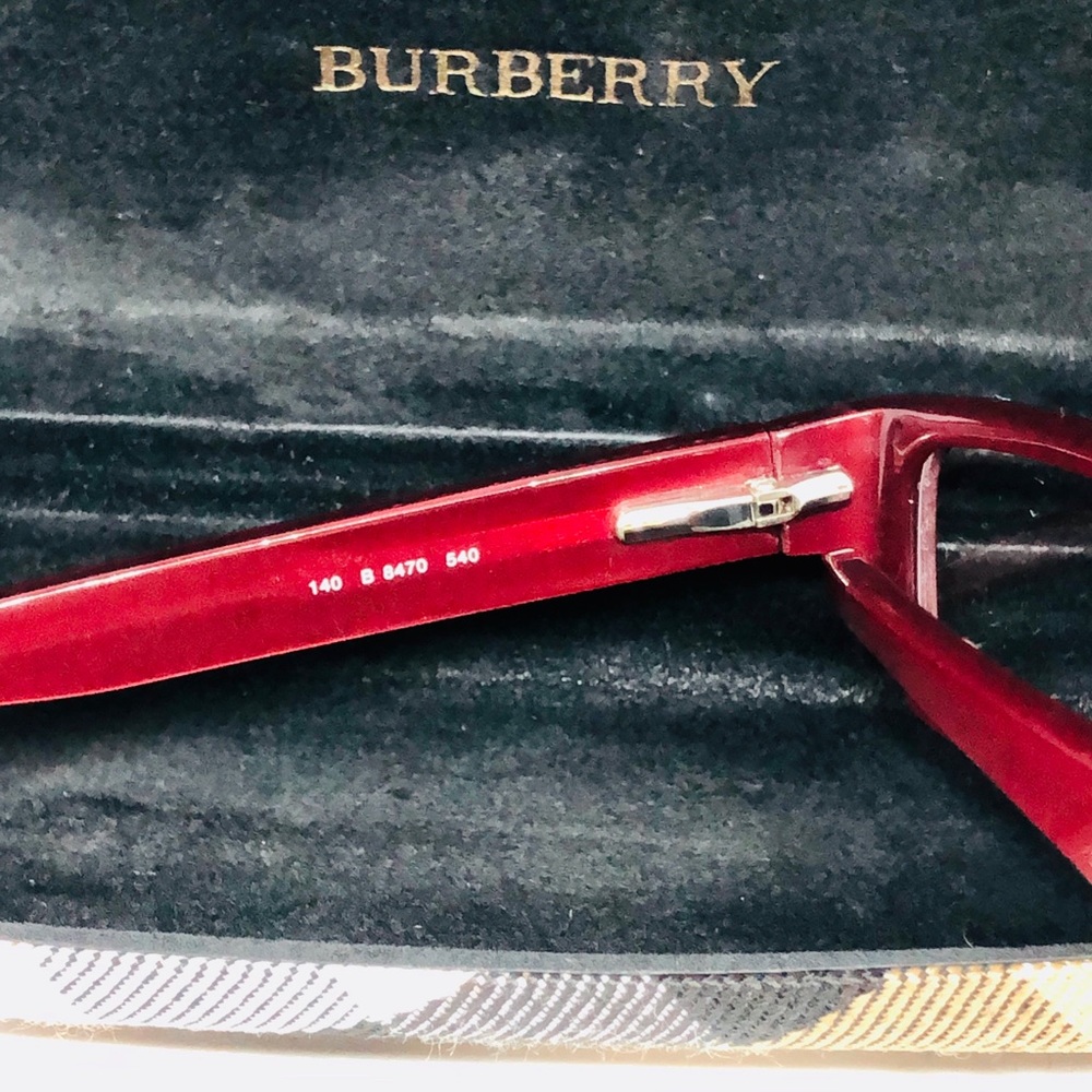 Preowned Burberry Eyeglasses Burgundy - Gem